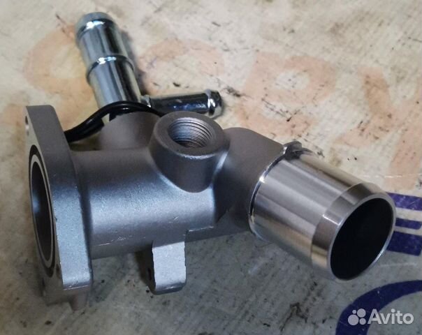 Корпус термостата 256202B003 новый купить в Омске | Запчасти | Авито